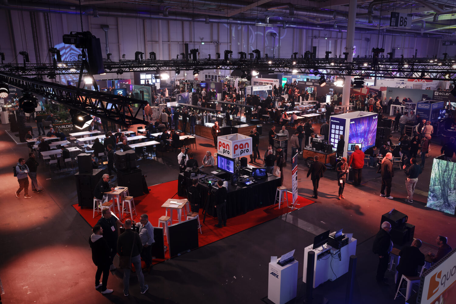 LEaT con 24 presents: Hands-on technology - LEaT